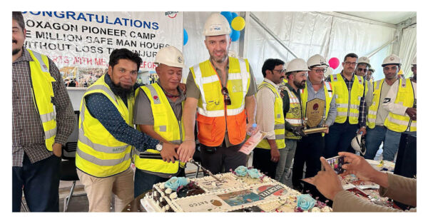 The OXAGON PIONEER CAMP Worker Living City Project in the NEOM Giga ...